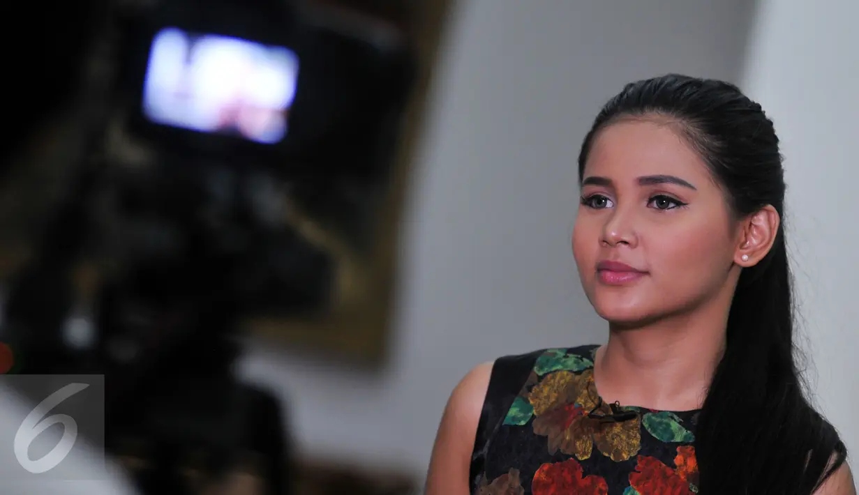 Ekspresi Jutek Yunita Siregar Pemeran Iis Di Elif Indonesia Foto