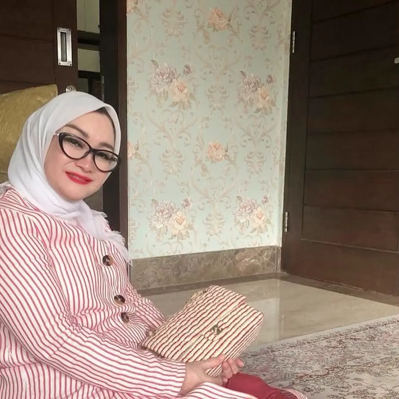 6 Potret Ricca Rachim, Istri Rhoma Irama yang Awet Muda - Hot Liputan6.com