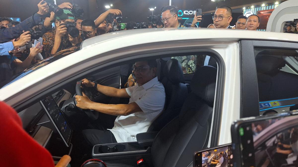 Pemerintah Genjot Penjualan 50 Ribu Unit Mobil Listrik pada 2024