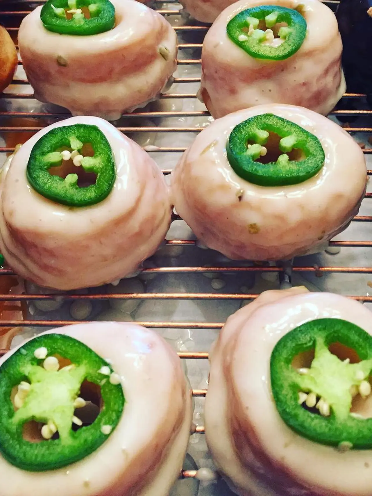 7 Potret Donat dengan Topping Nyeleneh Ini Anti-mainstream - Hot ...