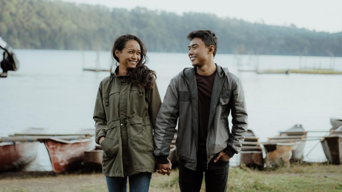 6 Sikap Pria yang Menandakan Dia Sayang Padamu Meski Disembunyikan - Relationship Fimela.com