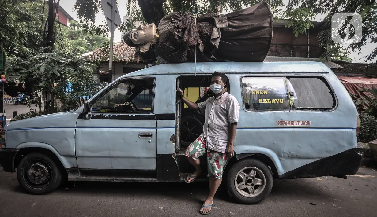 FOTO: Di Balik Angkot Ondel-Ondel Ibu Kota - Foto Liputan6.com