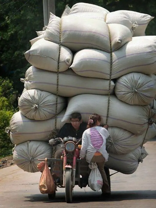 Jangan Ditiru, Berikut Kumpulan Potret Mengendarai Sepeda Motor dengan ...