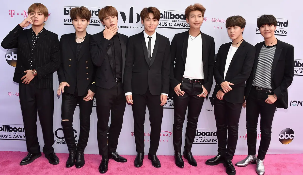 Sempat Dipandang Sebelah Mata, Kini BTS Jadi Artis K-Pop Terpopuler - Photo Fimela.com