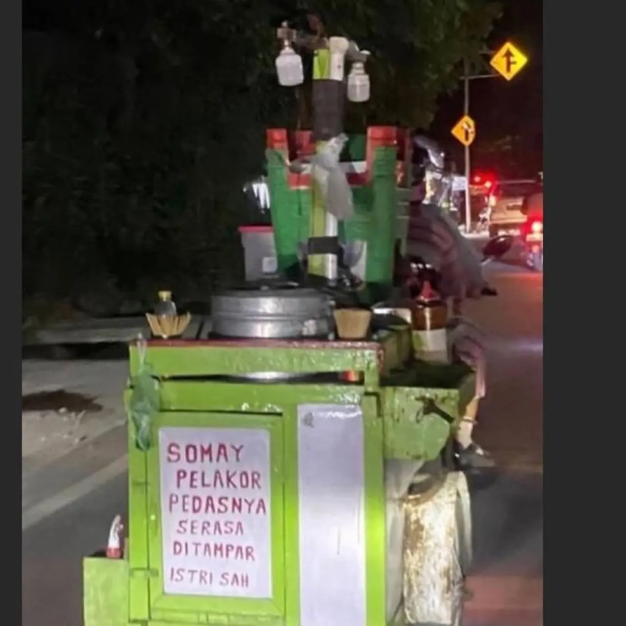 6 Tulisan Nyeleneh di Spanduk dan Gerobak Siomay Ini Bikin Dahi Berkerut - Hot Liputan6.com