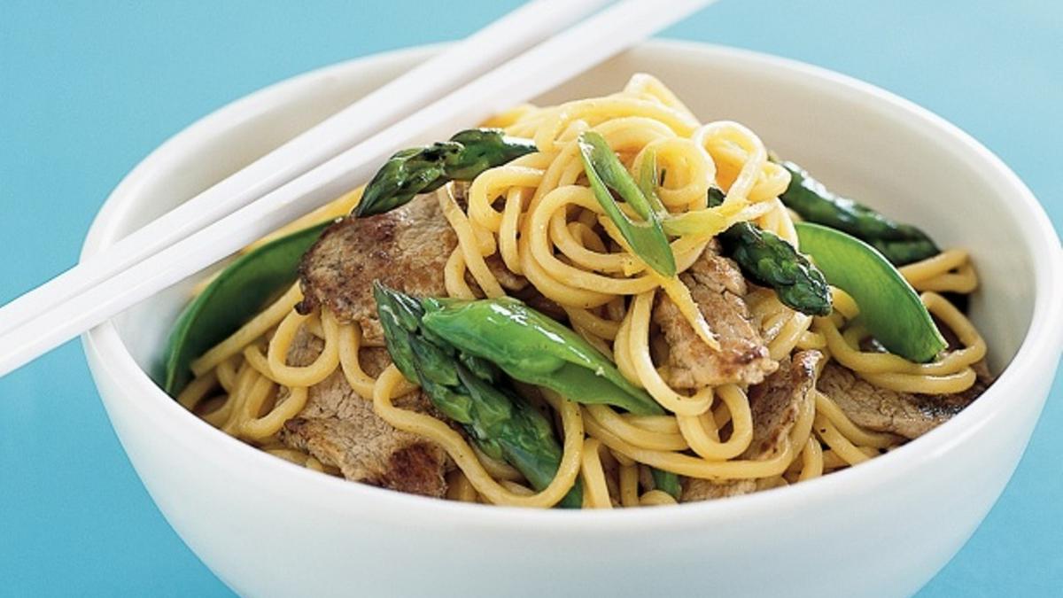 Mencicipi Kelezatan Bakmi Babi dalam 10 Potret Menggiurkan