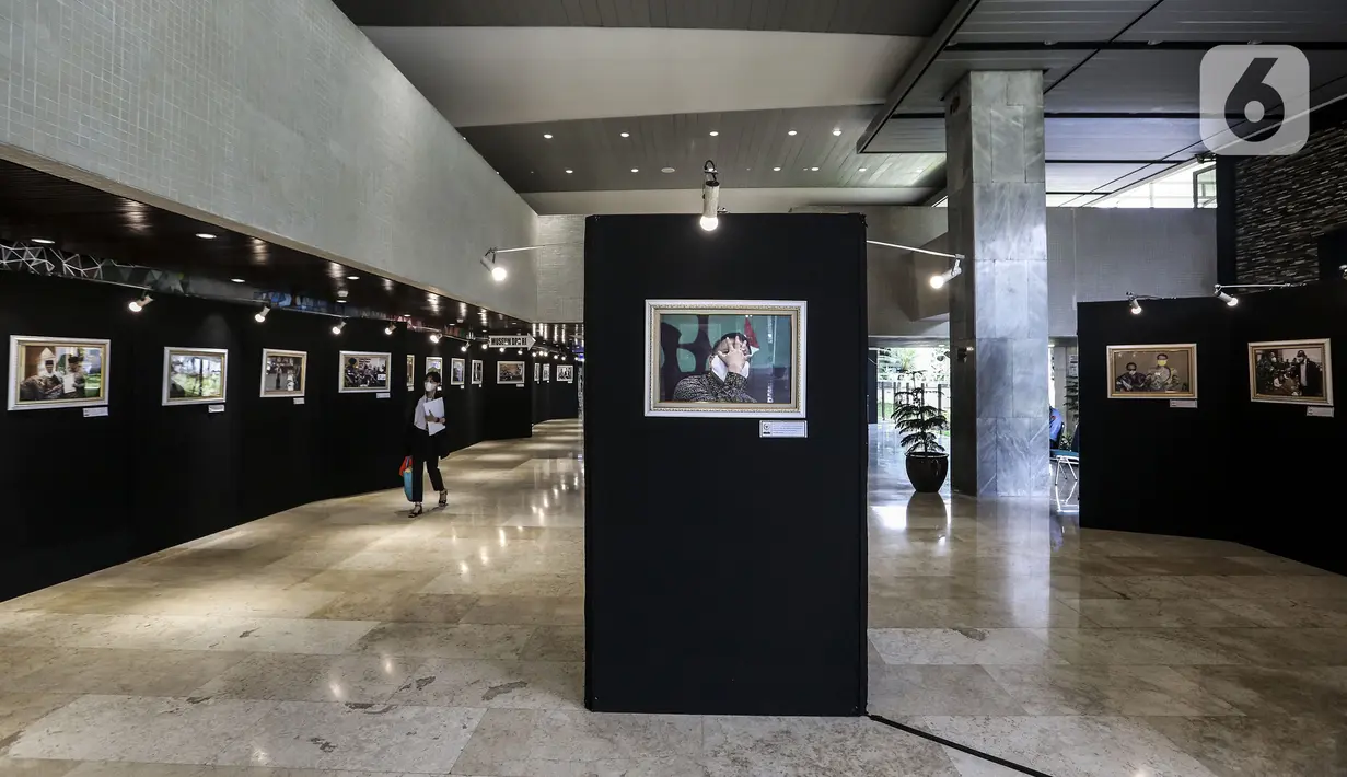 FOTO: Melihat Pameran Foto Warna-Warna Parlemen #9 - Foto Liputan6.com