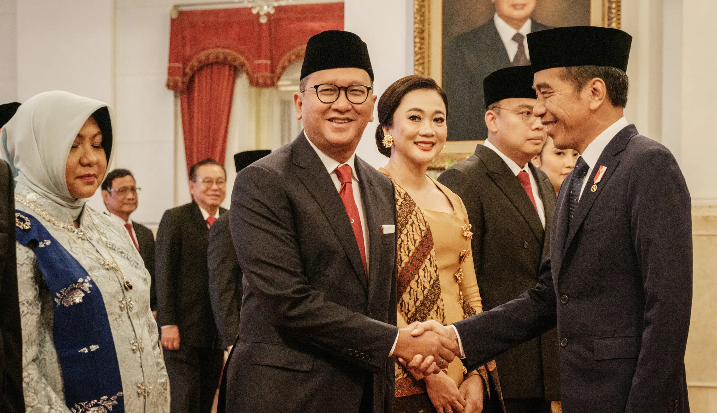 Momen Jokowi Lantik Bahlil Lahadalia hingga Rosan Roeslani Jadi Menteri Baru - Foto Liputan6.com