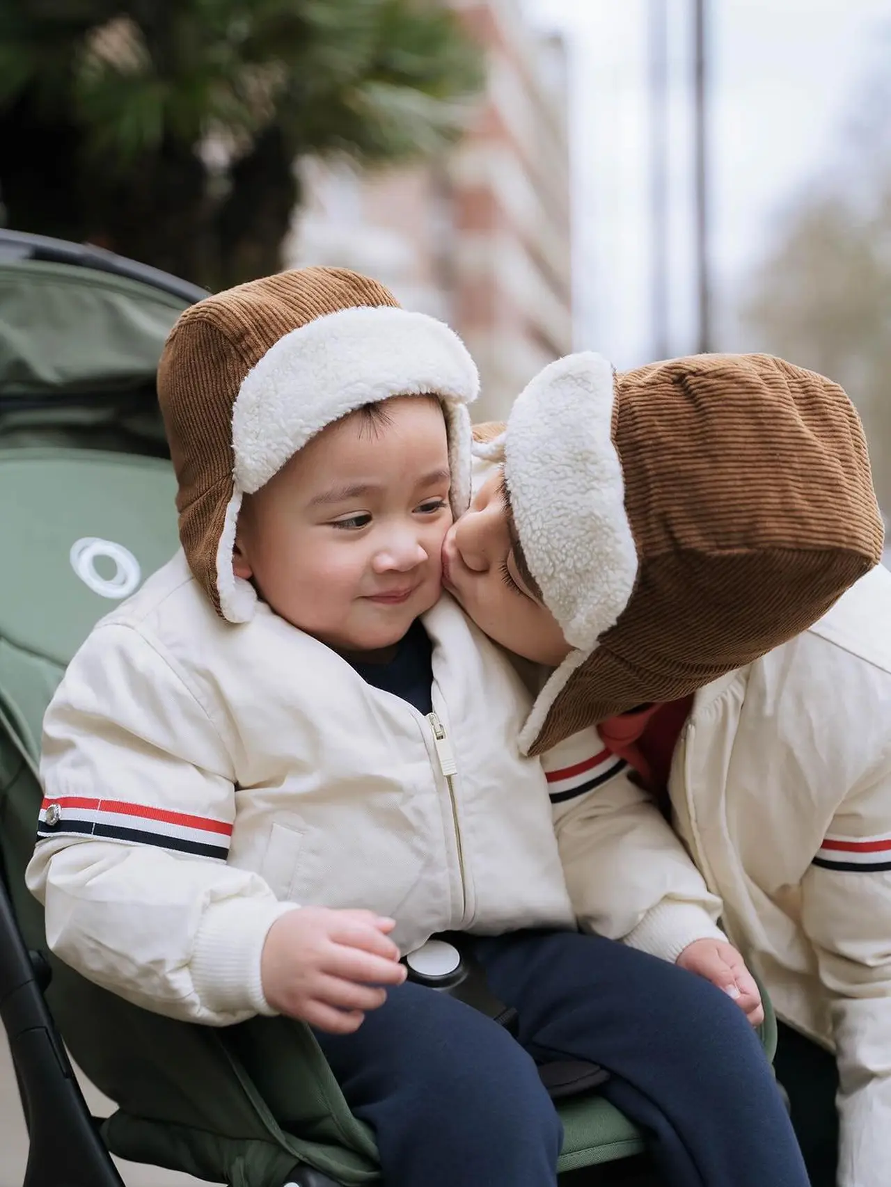 Potret Manisnya Rafathar Bersama Rayyanza, Bikin yang Lihat Ikut Bahagia