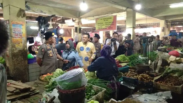 Jelang Natal dan Tahun Baru Harga Bahan Pokok di Cirebon Naik - Regional Liputan6.com