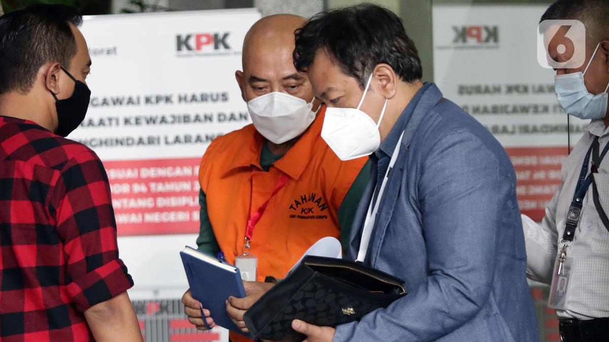 FOTO: Pemeriksaan Perdana Wali Kota Nonaktif Bekasi Rahmat Effendi