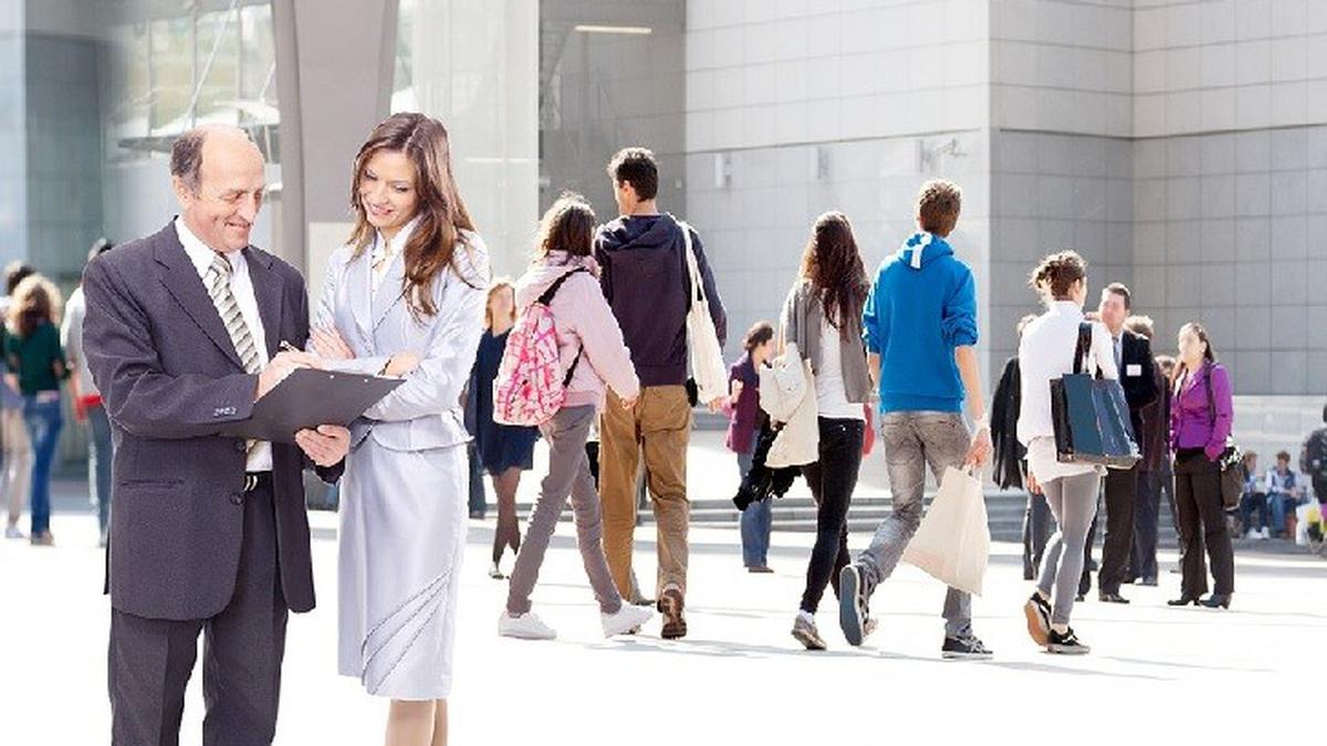 Mau Kerja Santai tapi Gaji Besar? Lakukan 3 Profesi Ini - Bisnis ...