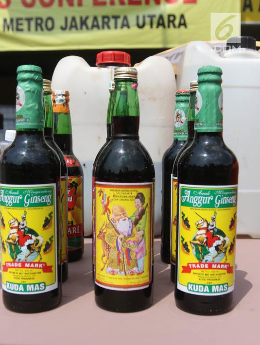 FOTO: Polisi Sita 4.314 Botol Miras Berbagai Merek - Foto Liputan6.com