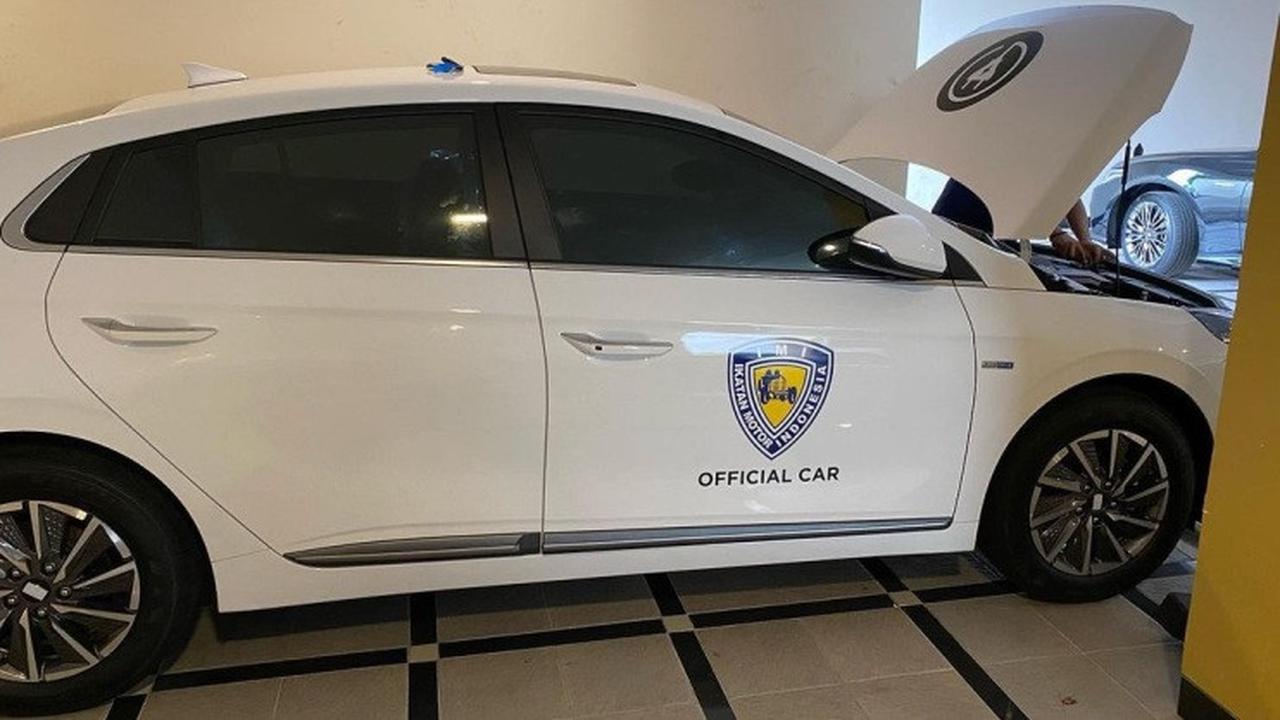 Mobil Listrik Ini Jadi Kendaraan Operasional IMI