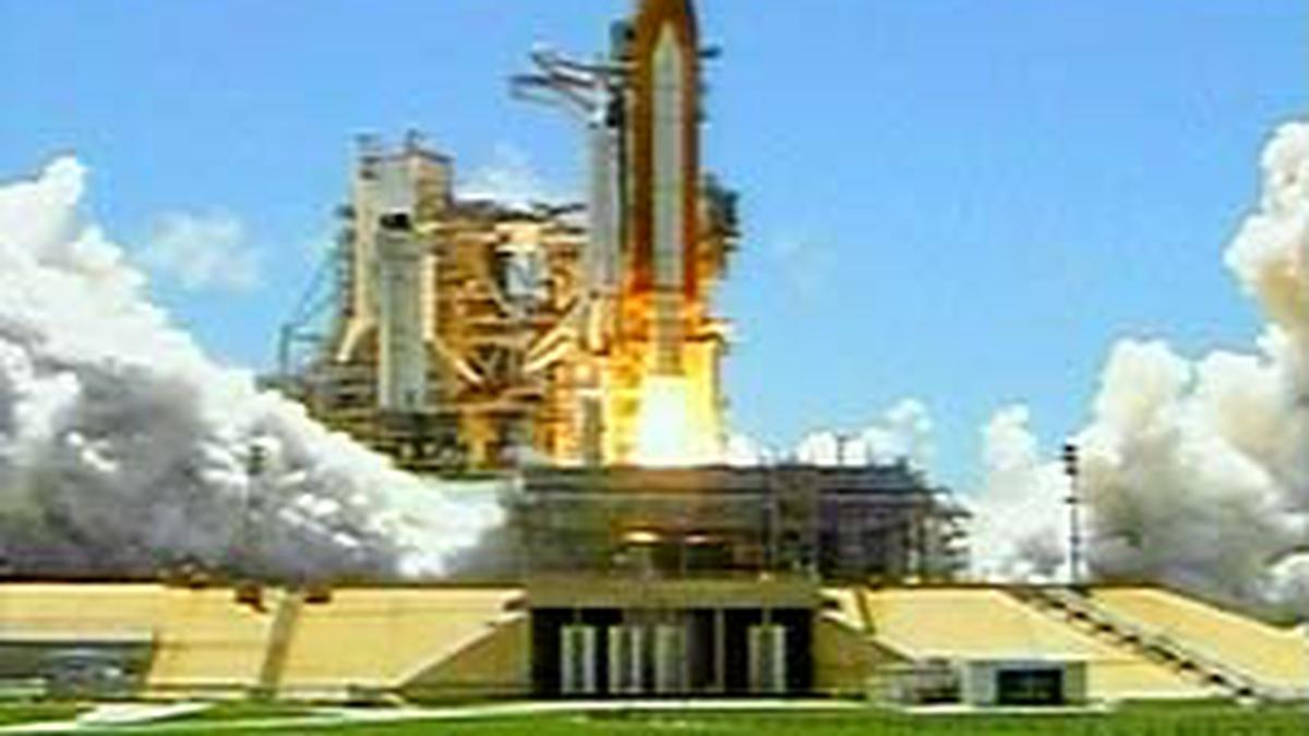 Pesawat Ulang-alik Discovery Diluncurkan - Global Liputan6.com