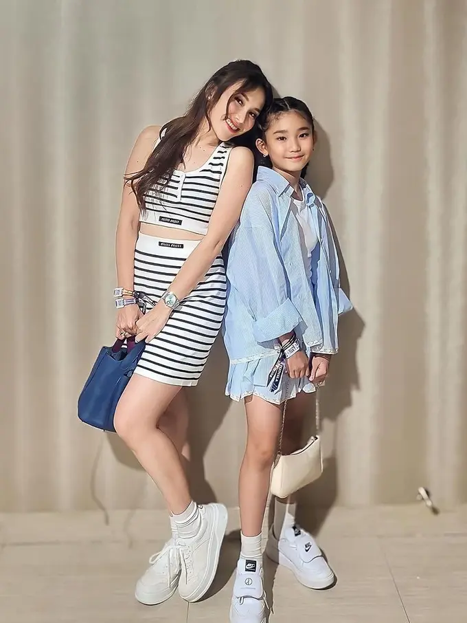 10 Potret Ayu Ting Ting dan Bilqis Ini Pantas Disebut Sebagai Kakak Adik - Entertainment Fimela.com