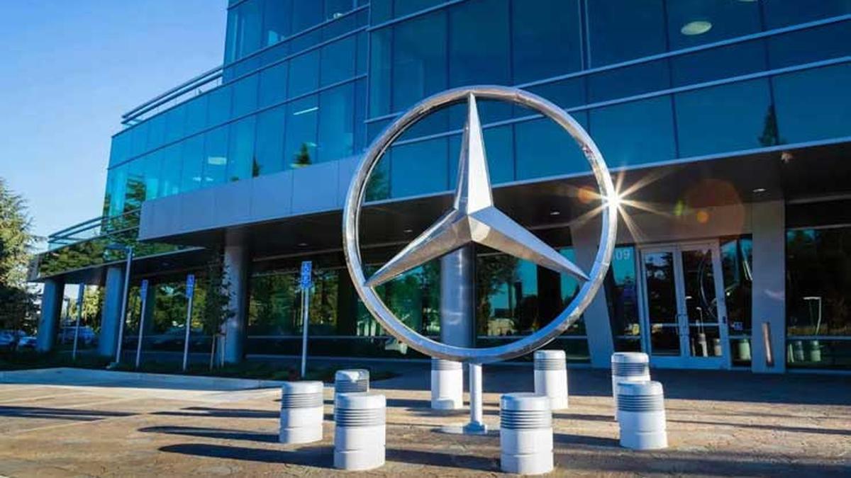 Daimler Terpaksa Jual Puluhan Dealer Mercedes-Benz di Eropa