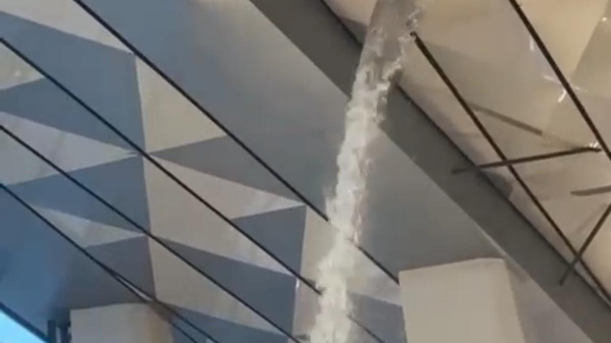 Top 3: Atap Terminal 3 Bandara Soetta Jadi Air Terjun - Bisnis Liputan6.com