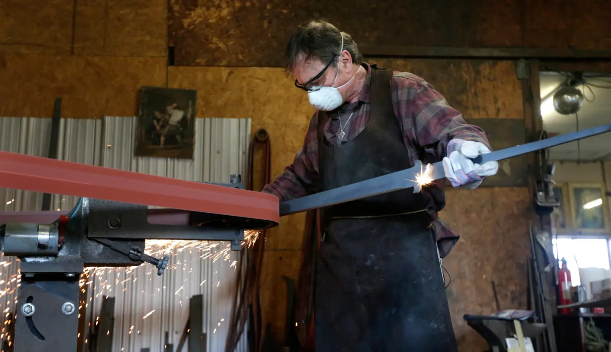 Mengenal John Lundemo, Pembuat Pedang Asal AS - Foto Liputan6.com