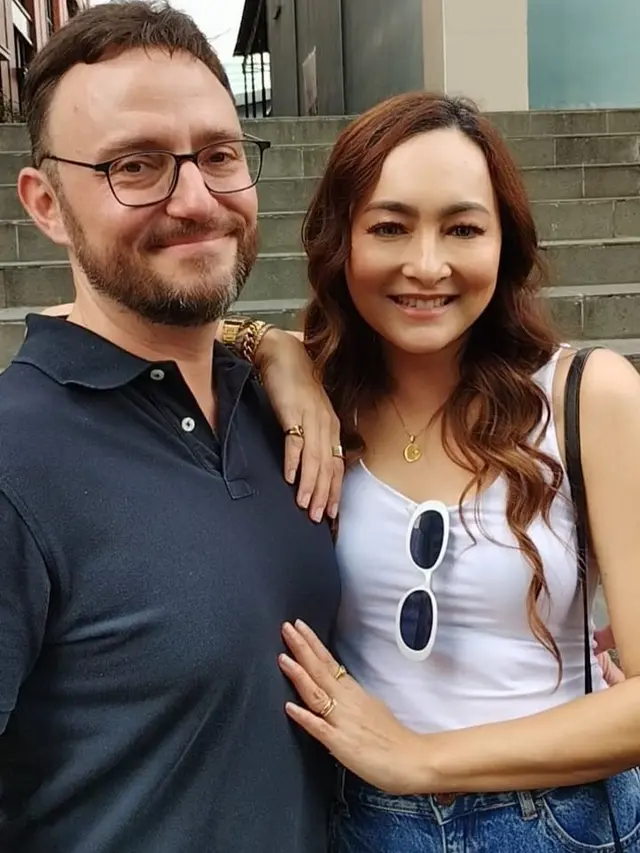 Dewi Rezer dan Ethan Belum Terpikir Tambah Momongan, Masih Rencanakan ...