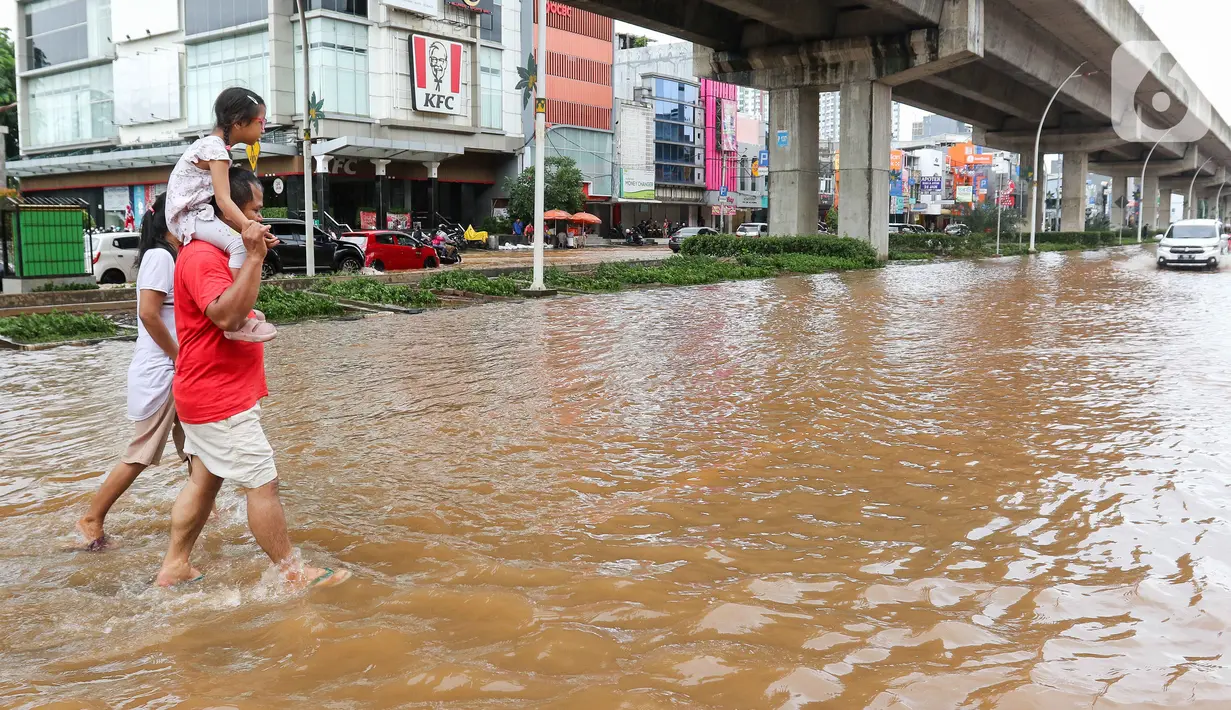 Banjir di Kawasan Kelapa Gading Jakarta Mulai Surut - Foto Liputan6.com