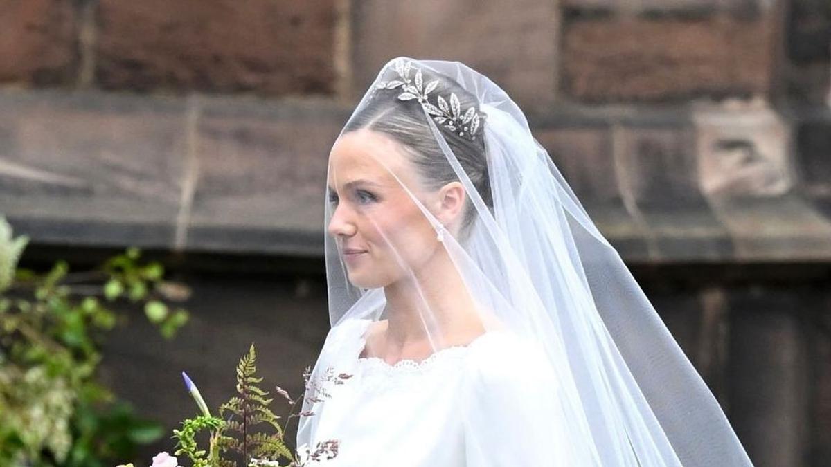 Menikah dengan Member Royal Family Hugh Grosvenor, Olivia Henson Pakai ...