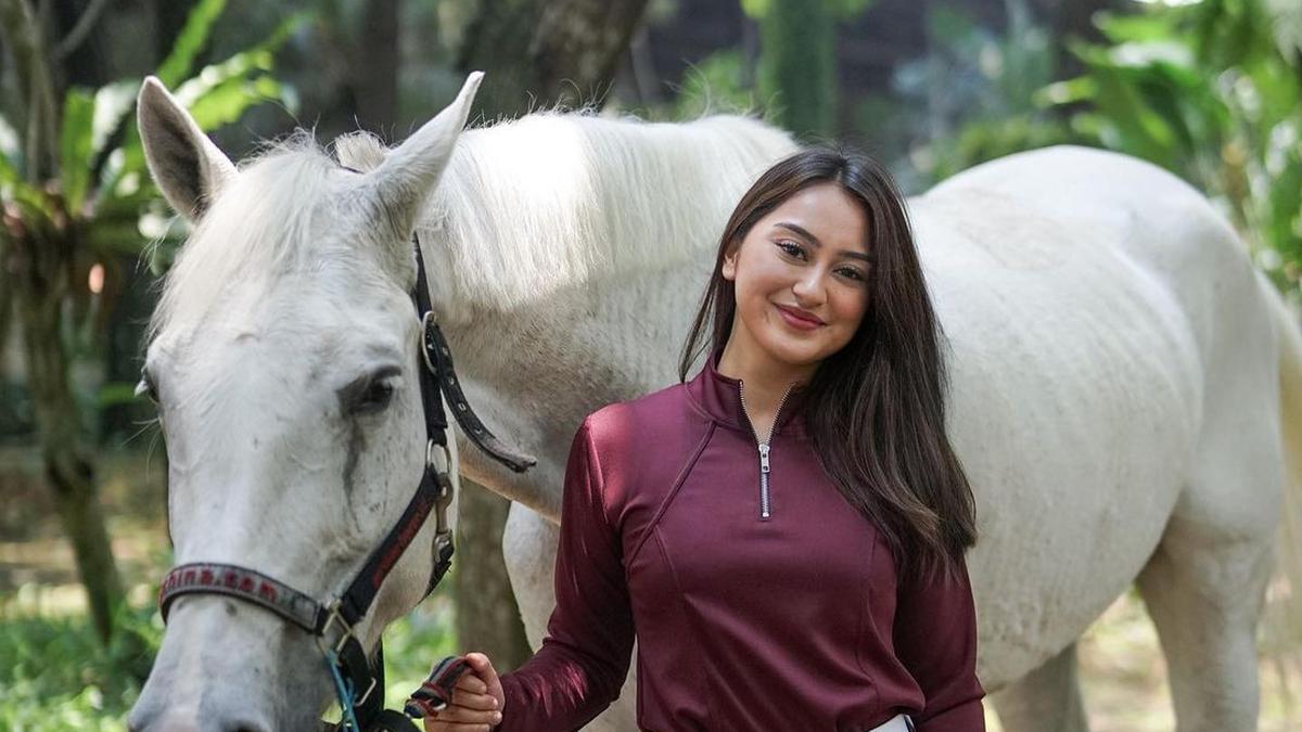 Kecintaan Memes Prameswari Terhadap Kuda, Tak Hanya Menunggang tapi ...