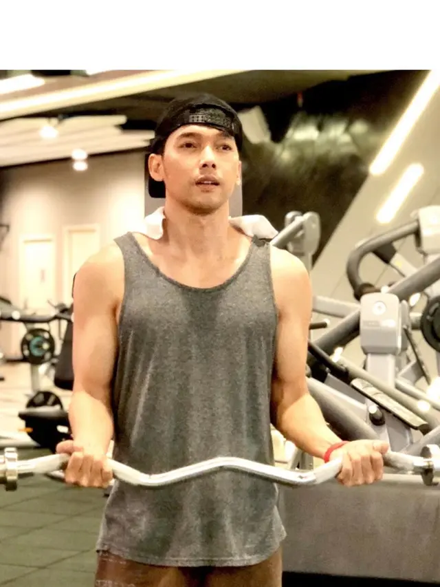 Masih Ingat Adi AFI 2? Ini 7 Potret Terbarunya yang Makin Tampan - Hot ...