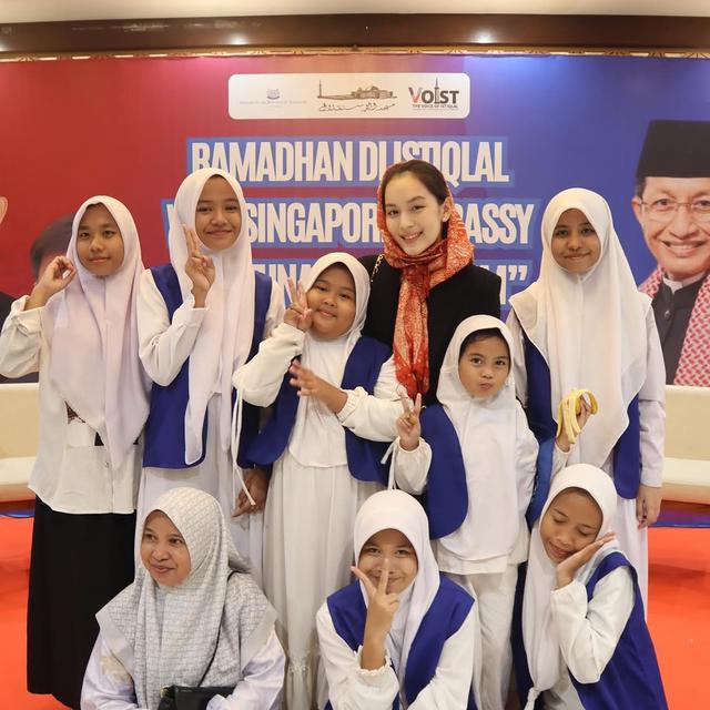 6 Potret Shanna Shannon Pertama Kali ke Masjid Istiqlal, Ikut Bukber ...