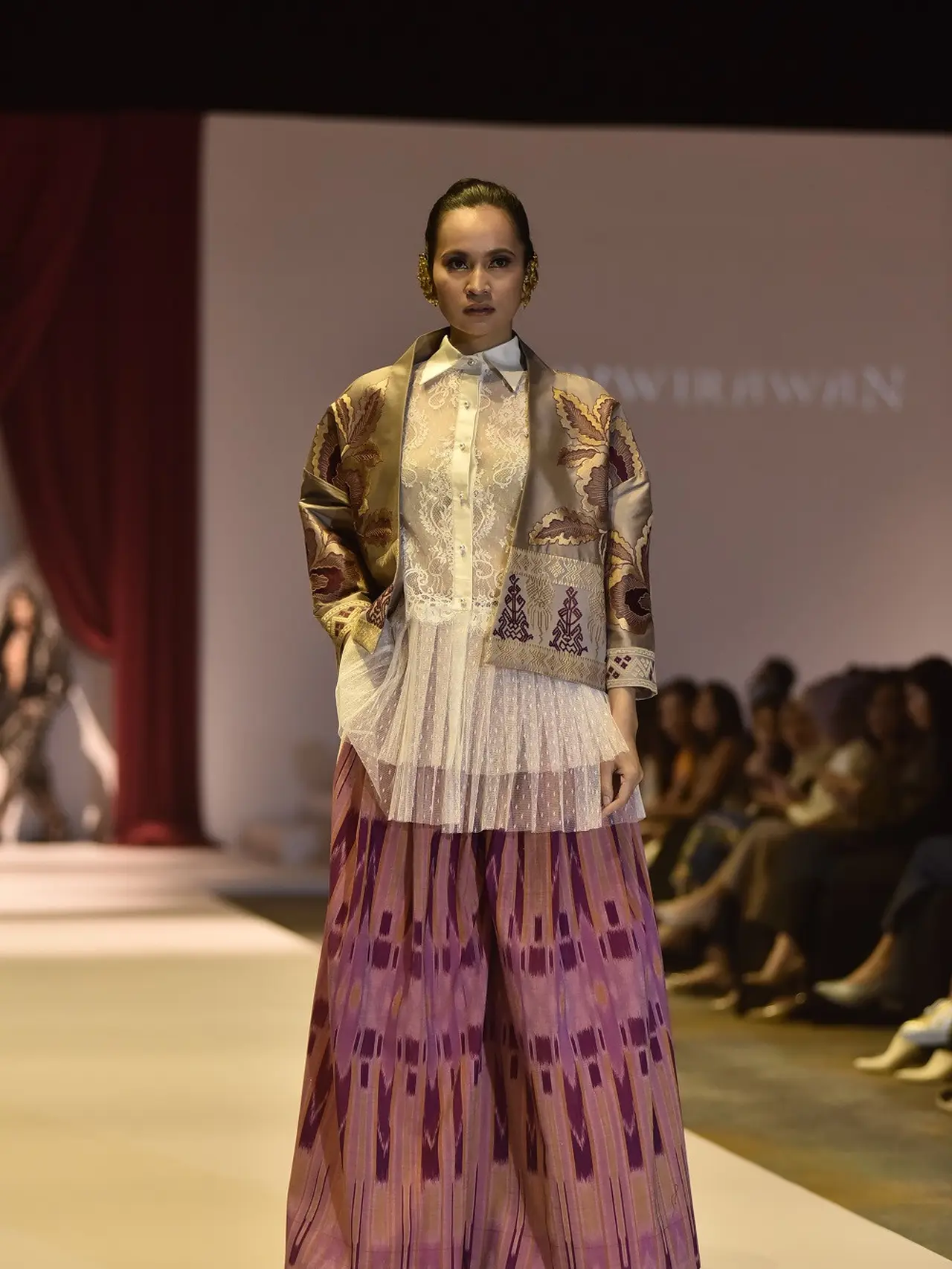 Langkah, Koleksi Denny Wirawan Spring Summer 2023 yang Mengemas ...