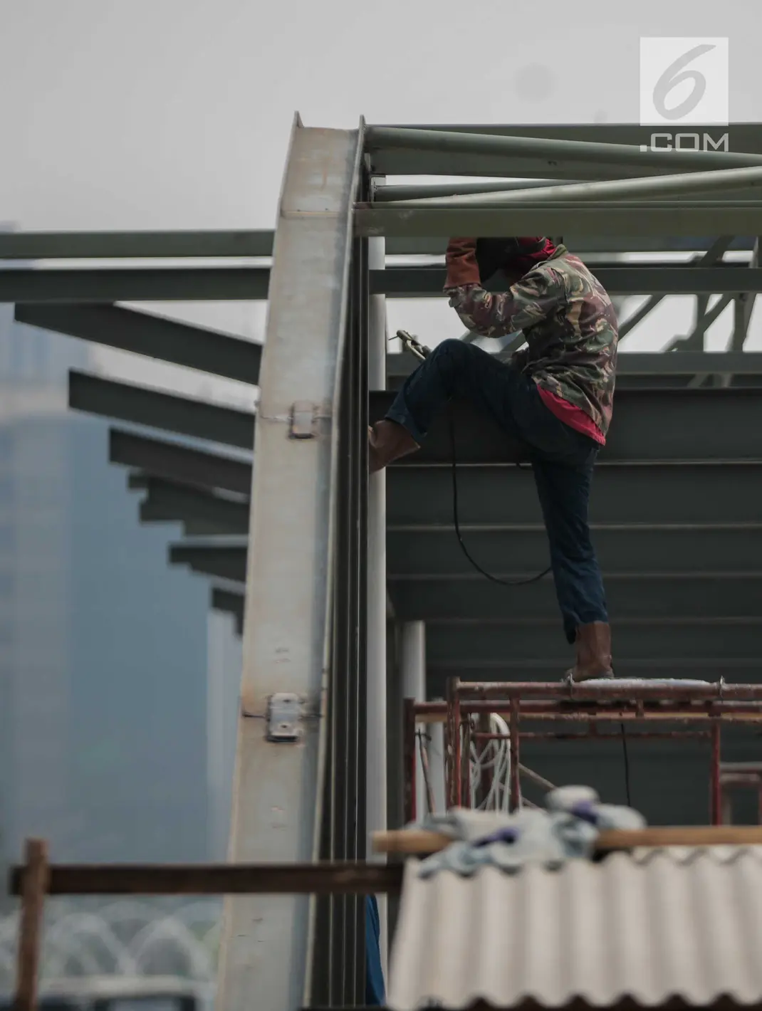 FOTO: Melihat Pembangunan Halte Tosari Baru - Foto Liputan6.com