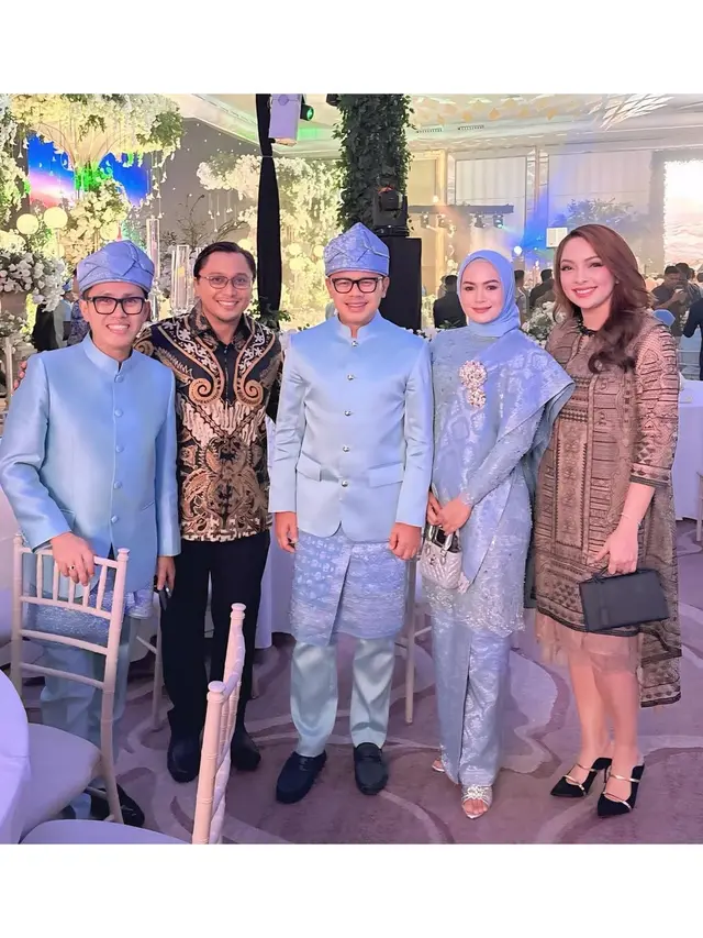 6 Potret Reisa Broto Asmoro Kondangan di Pernikahan Putri Zulhas, Serasi Bareng Suami - Hot ...