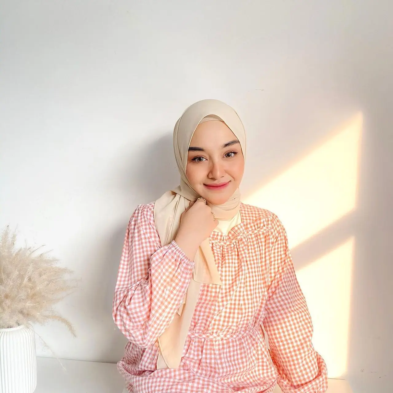 6 Potret Terbaru Antik Arifani Pemeran Nina di Sinetron Mutiara, Mantap Berhijab - Hot Liputan6.com