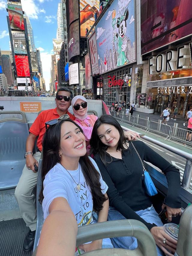 7 Potret Beby Tsabina Liburan di New York, Ajak Kedua Orangtua - Hot Liputan6.com