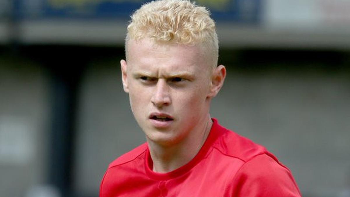 Liga Inggris: Kisah Pahit James Weir dan Kiprah 60 Detik di Manchester ...