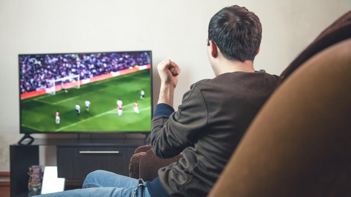 Gemar Nonton Bola Malam hingga Dini Hari? Simak 5 Tips Jaga Tubuh Tetap ...