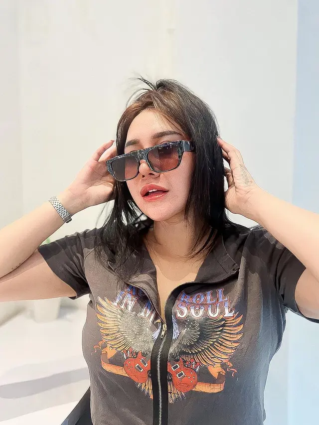 Mengenal Andita Putri Bernades, Owner Salon Kuku yang Sukses Setara Influencer Berkat Cacian dan ...