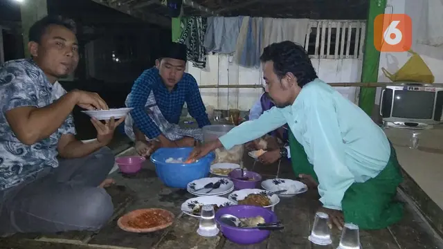 Kuah Adun, Kuliner Unik Bangkalan dengan Cara Makan Tak Biasa ...