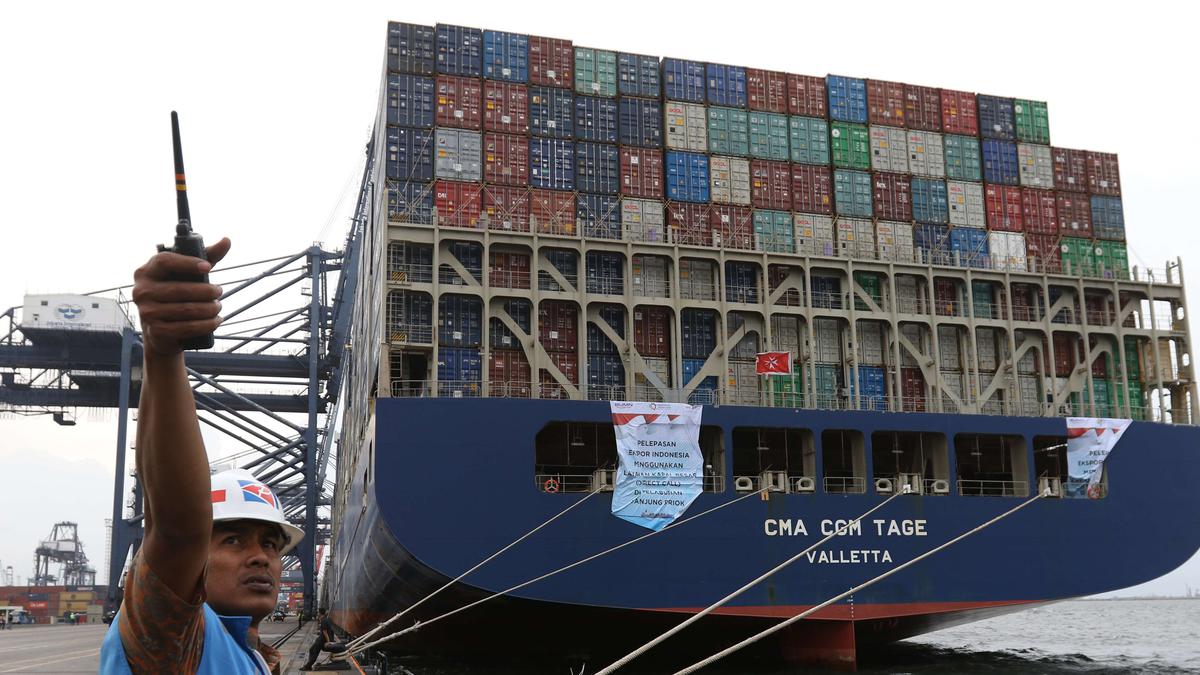 FOTO: Wow, Kapal Besar Ini Bawa Ekspor Manufaktur Indonesia ke AS
