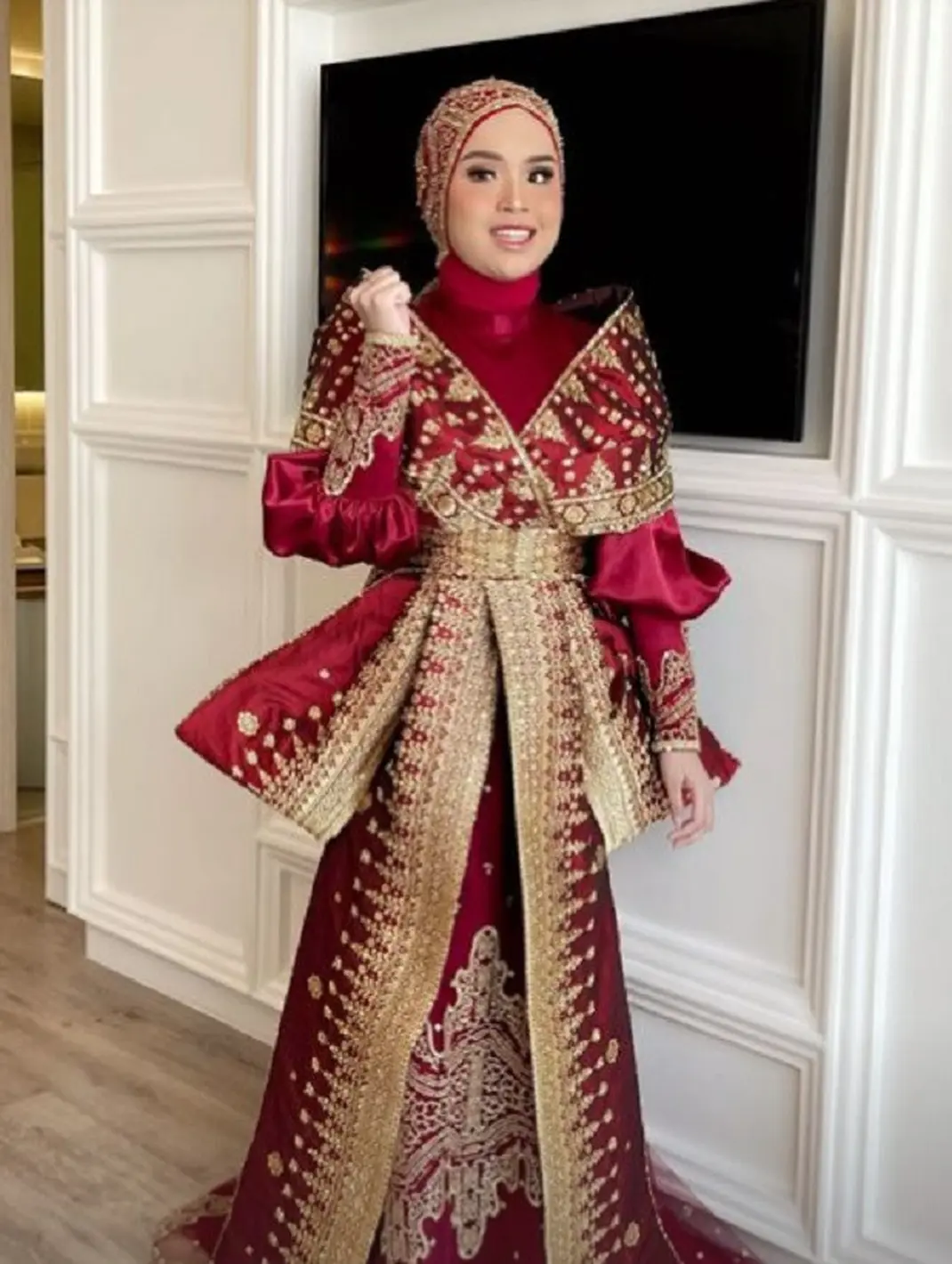 6 Potret Pesona Cantik Putri Ariani Pakai Dress Merah dengan Bordir ...