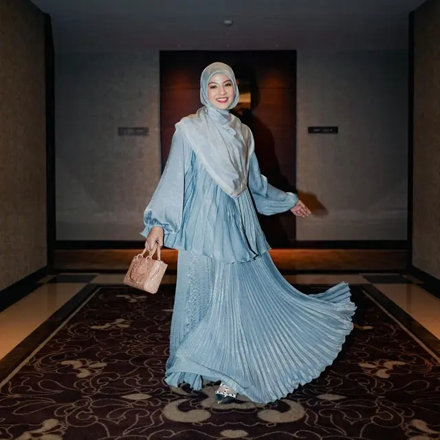 6 Inspirasi Gaya Hijab Natasha Rizky yang Syar'i ala Ukhti - Ramadan Liputan6.com