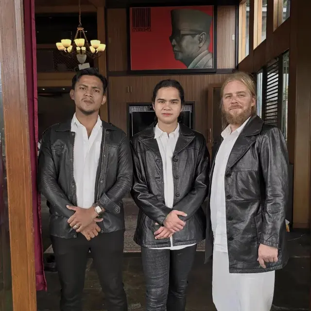 7 Potret Mustafa Vokalis ‘Debu’ Duet dengan Dul Jaelani, Rilis Lagu ...