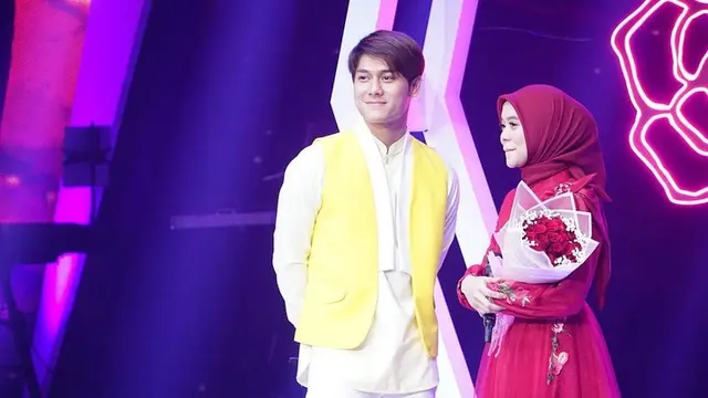 6 Potret Manis Lesty Kejora dan Rizky Billar di Konser Hijrah Cinta, Makin Dekat - Hot Liputan6.com
