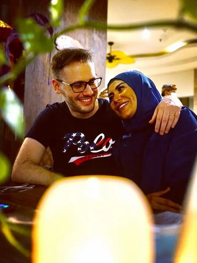 6 Potret Kebersamaan Cinta Penelope dan Taha Gokhan, Kini Ajukan ...