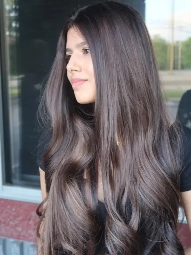 10 Kombinasi Highlight yang Bikin Rambut Hitam Kamu Makin Chic di Usia ...