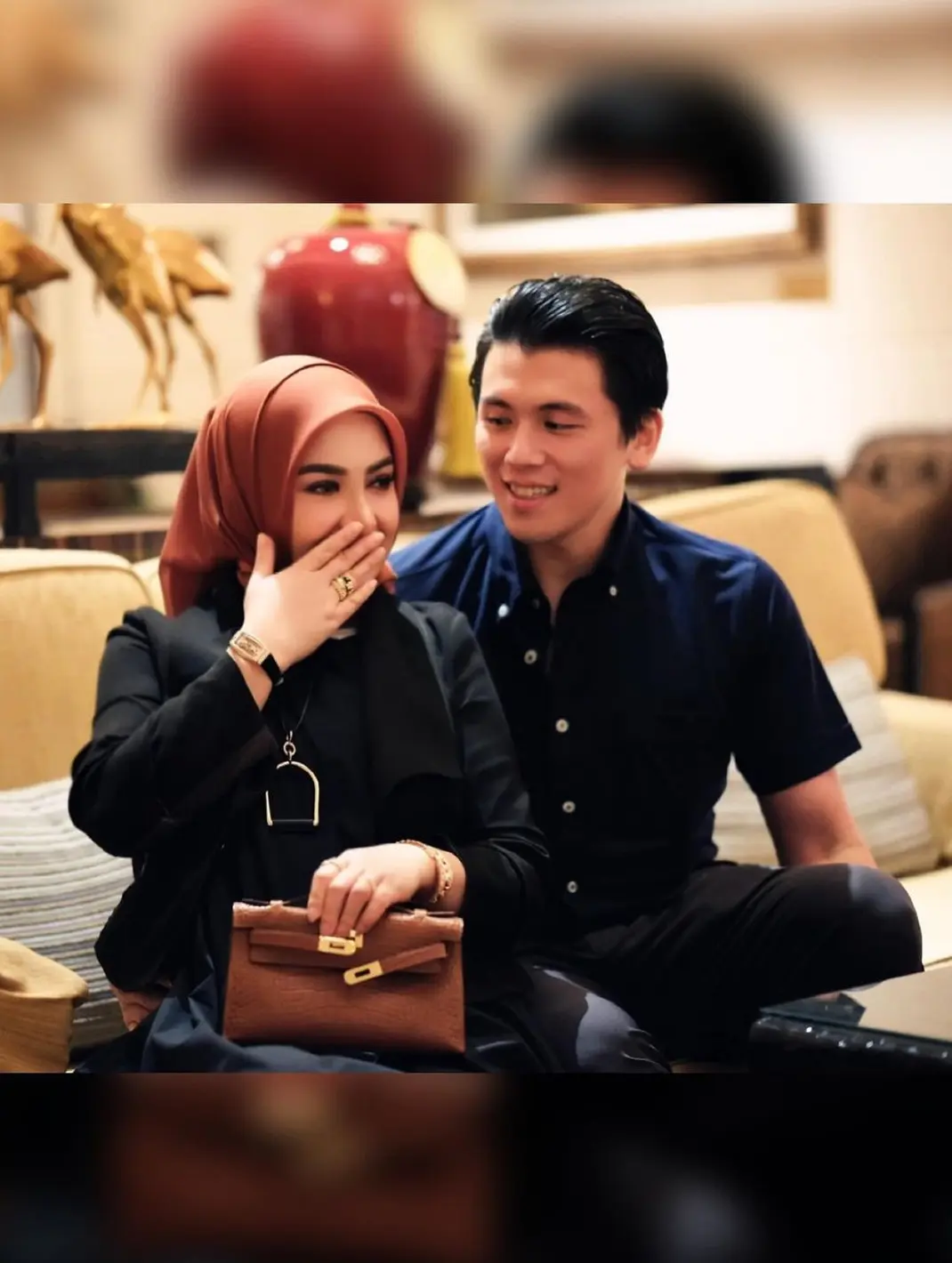 Potret Mesra Syahrini Ditatap Penuh Cinta Reino Barack, Tampil Serasi