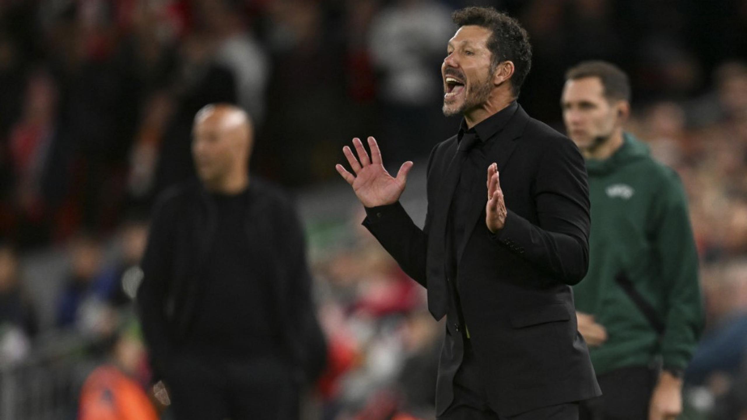 Diego Simeone Kena Hukuman Usai Ribut dengan Fan Liverpool di Liga ...