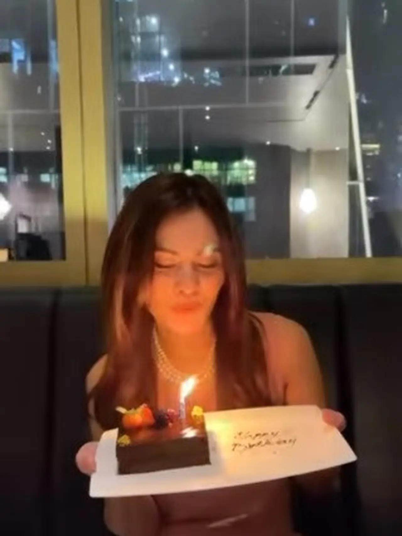 Potret Cut Tary Rayakan Ulang Tahun Ke-45, Bahagia dan Nampak Awet Muda ...