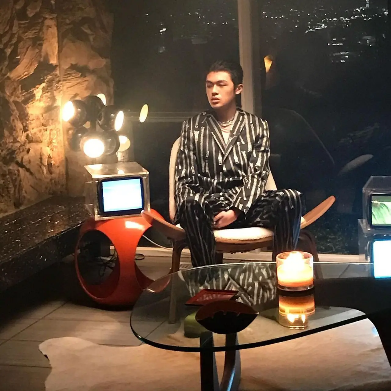 7 Potret Warren Hue, Rapper Asal Indonesia yang Gabung dengan 88Rising ...