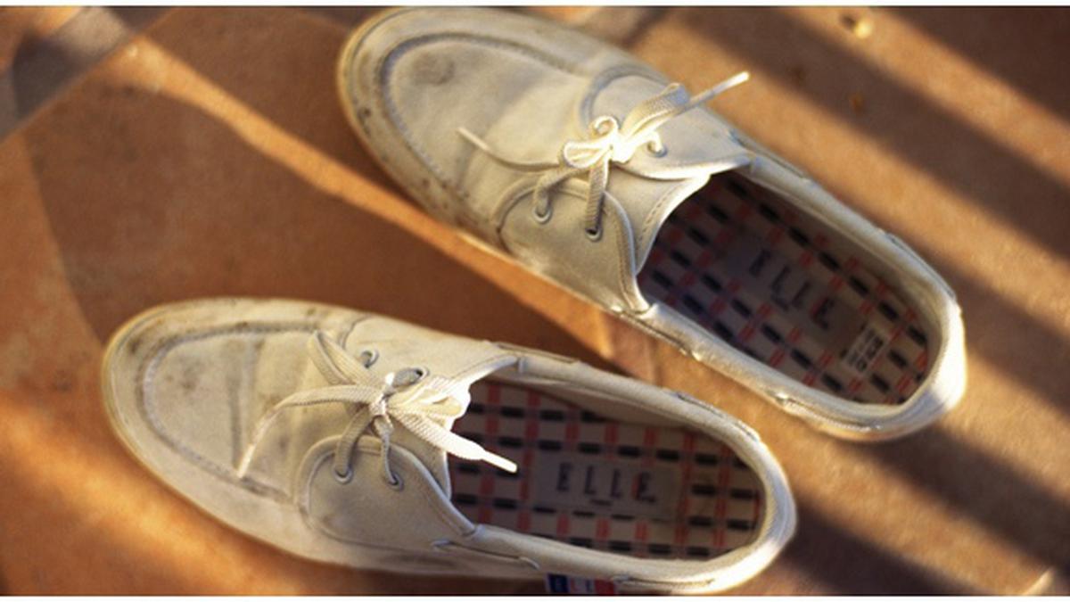 Kisah Sepasang Sepatu yang Penuh Makna